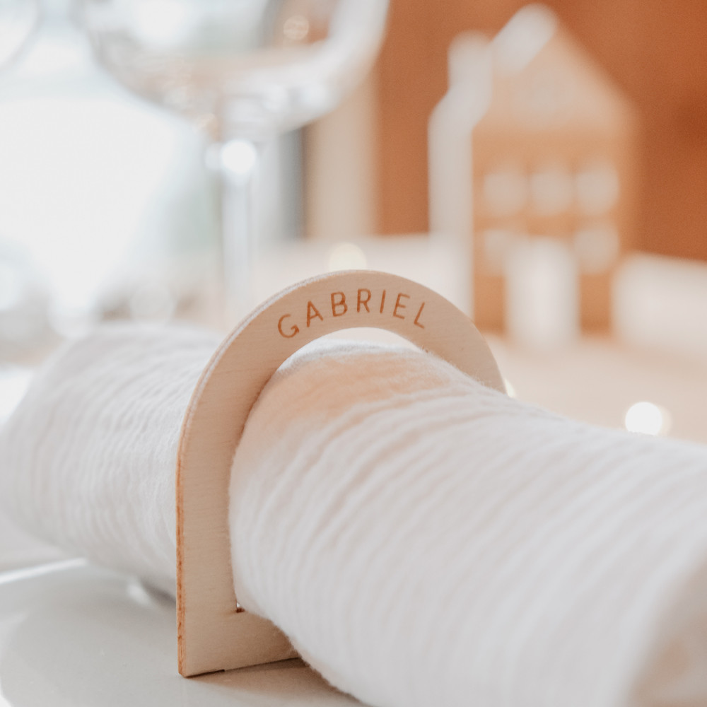 Marque place pour serviette en bois personnalisable "arche"