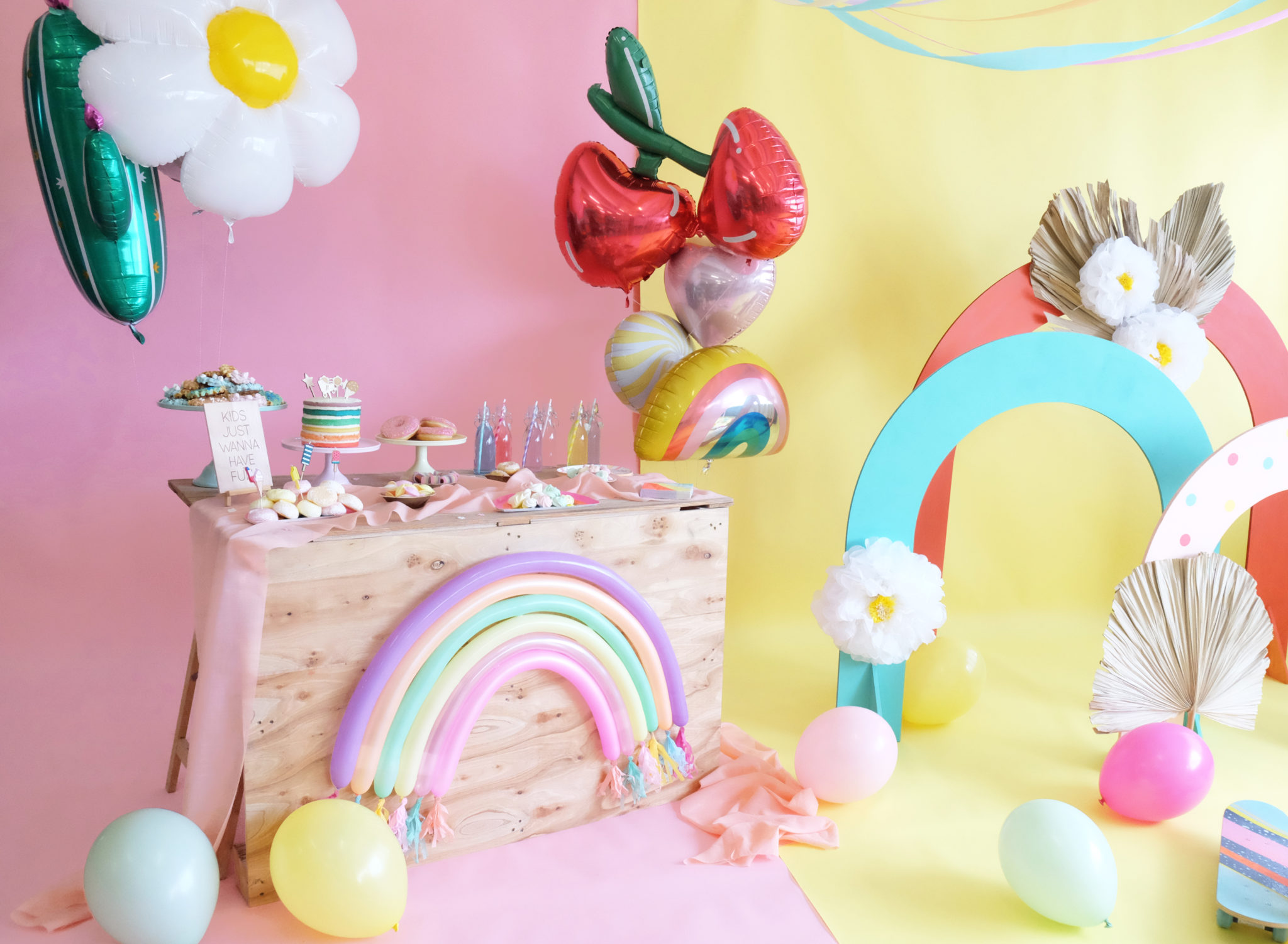 Décorer une fête colorée et funky avec un maximum de good vibes!